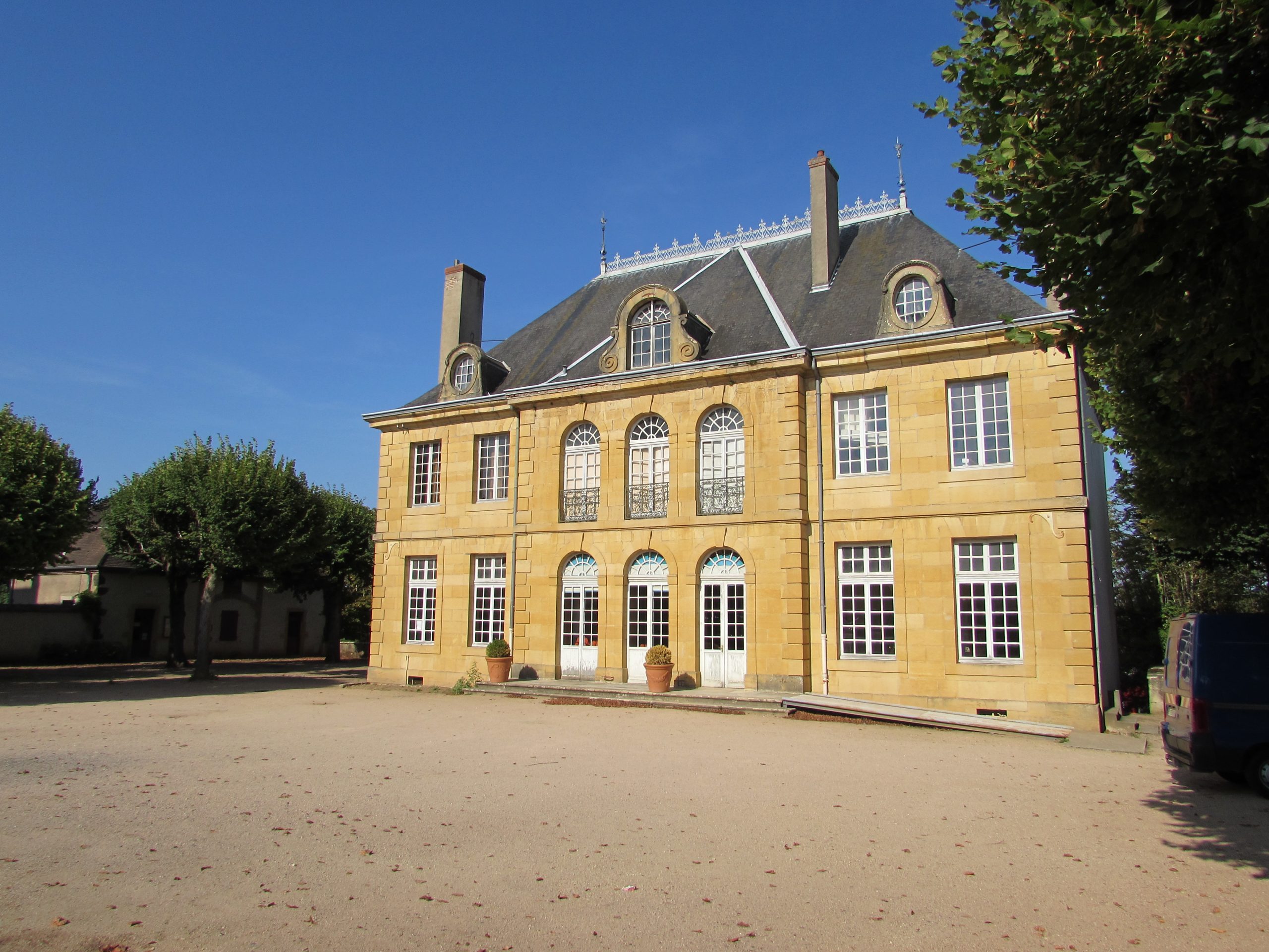 Salle de réunion du Château Sarrien - Ville de Bourbon Lancy : Ville de ...